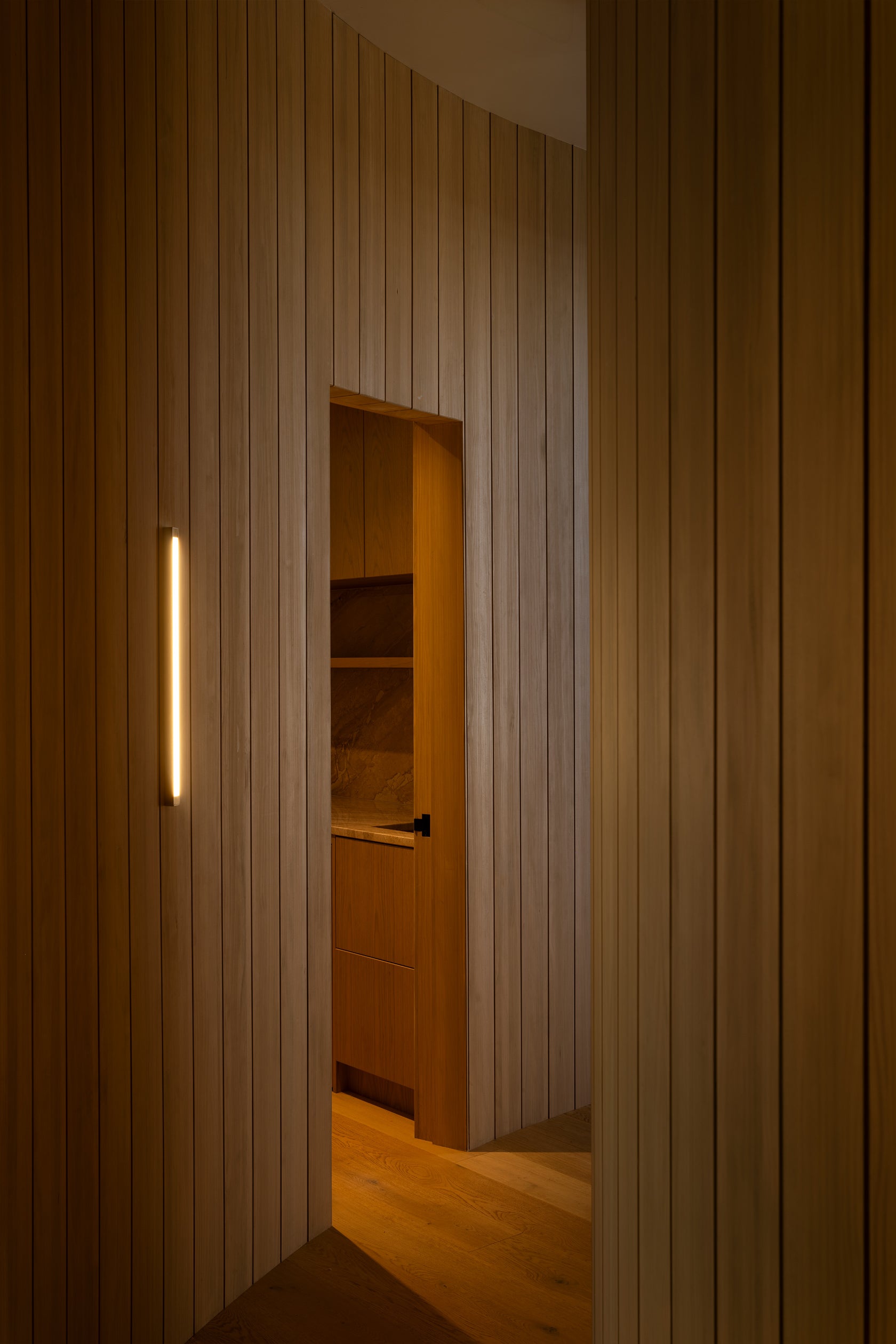 Seamless Lateral Light – Powersurge